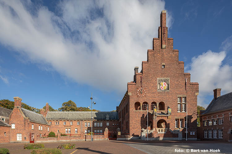 Raadhuis Waalwijk, Waalwijk, A. Kropholler | Architectuurgids