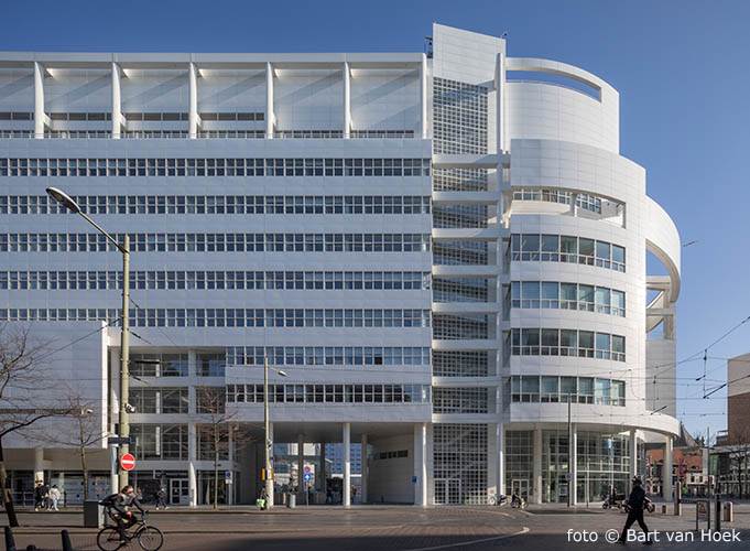 Stadhuis en bibliotheek, Den Haag, R. Meier | Architectuurgids